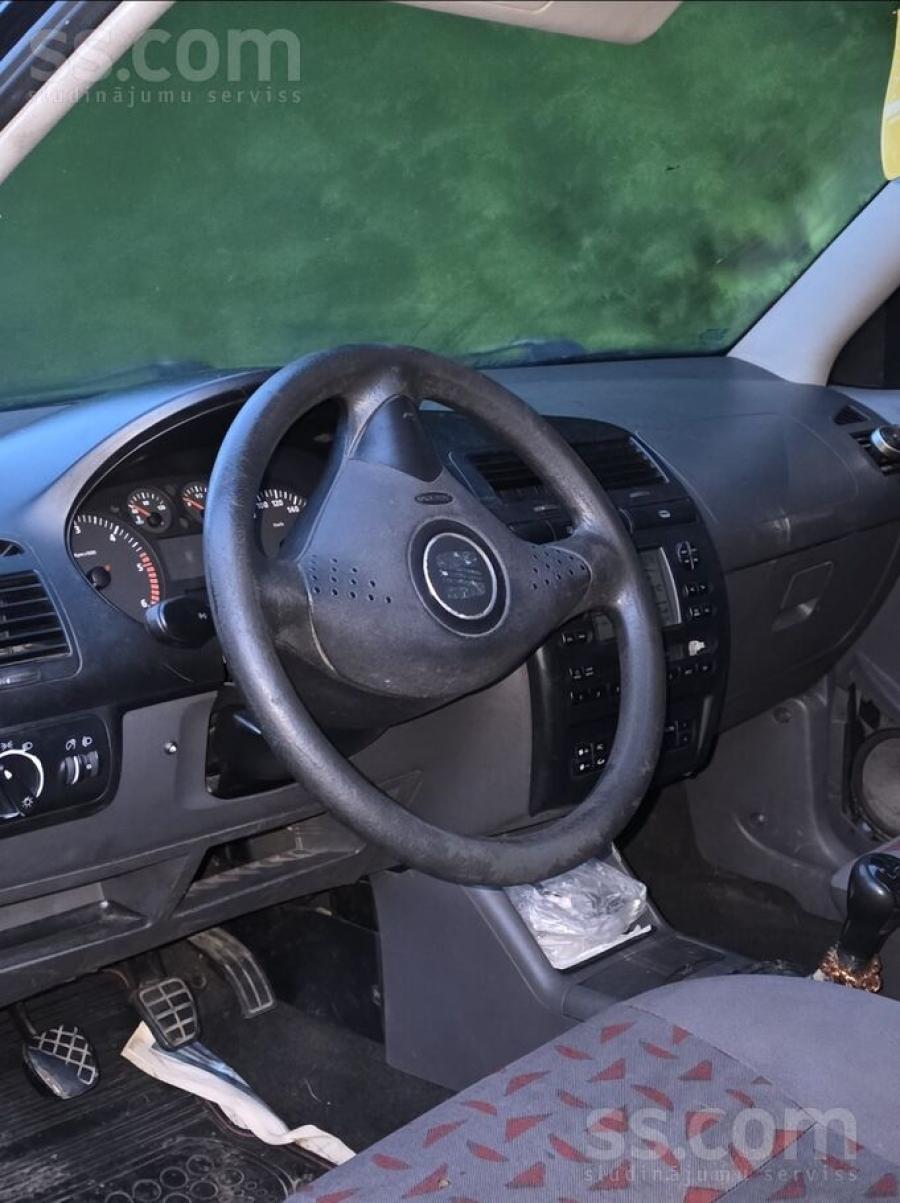 Melns SEAT Cordoba 2001 Rīga, ar dzinēja tilpumu 1.90 L un nobraukumu 340 tūkst. km par 890 €, foto 5 vietnē AUTOMOTO.COM.LV