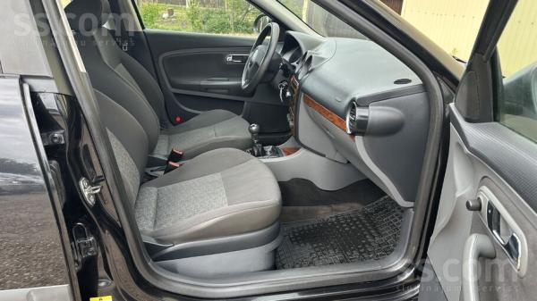Melns SEAT Cordoba 2007 Rēzekne, ar dzinēja tilpumu 1.40 L un nobraukumu 282 tūkst. km par 1550 €, foto 9 vietnē AUTOMOTO.COM.LV
