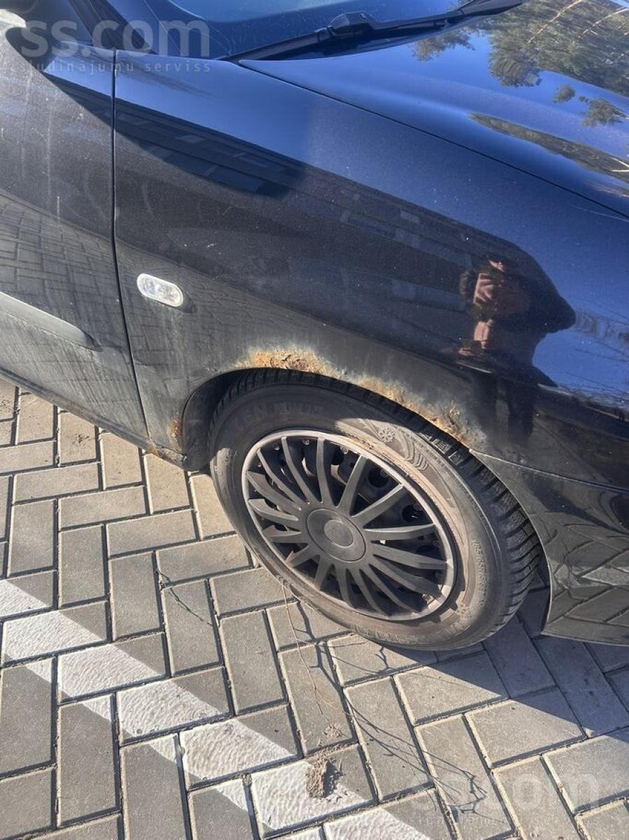 Melns SEAT Cordoba 2007 Rīga, ar dzinēja tilpumu 1.40 L un nobraukumu 210 tūkst. km par 700 €, foto 5 vietnē AUTOMOTO.COM.LV