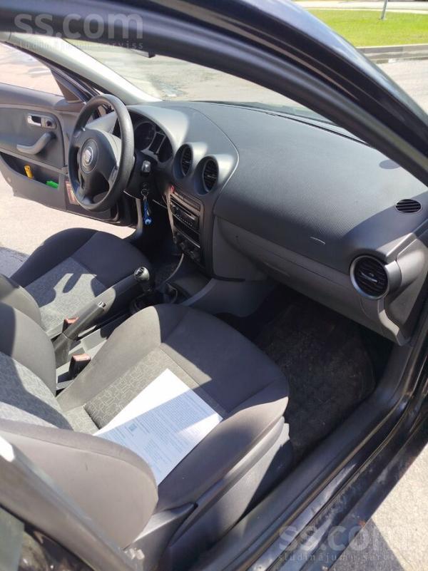 Black SEAT Cordoba 2007 in Riga, with an engine capacity of 1.40 L and mileage of 216 thousand km for 850 €, photo 5 on AUTOMOTO.COM.LV