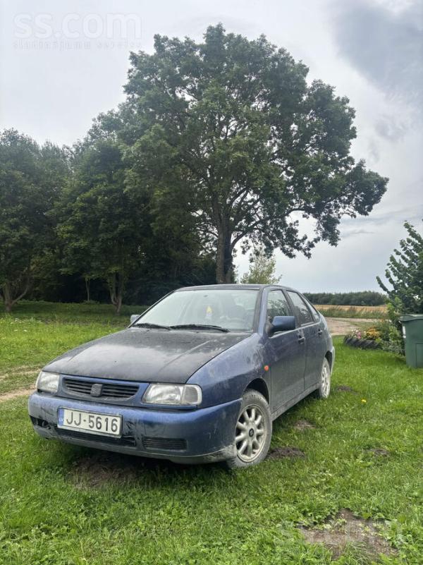Zils SEAT Cordoba 1999 Liepāja, ar dzinēja tilpumu 1.60 L un nobraukumu 287 tūkst. km par 450 €, foto 1 vietnē AUTOMOTO.COM.LV