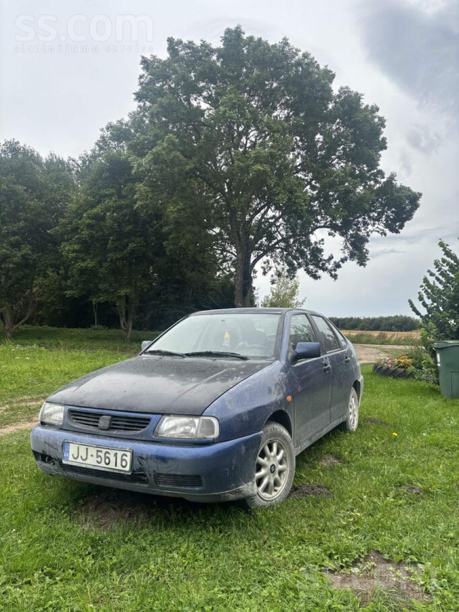 Zils SEAT Cordoba 1999 Liepāja, ar dzinēja tilpumu 1.60 L un nobraukumu 287 tūkst. km par 450 €, foto 1 vietnē AUTOMOTO.COM.LV