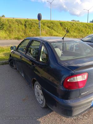 Zils SEAT Cordoba 2001 Tallina, ar dzinēja tilpumu 1.90 L un nobraukumu 275 tūkst. km par 800 €, foto 3 vietnē AUTOMOTO.COM.LV