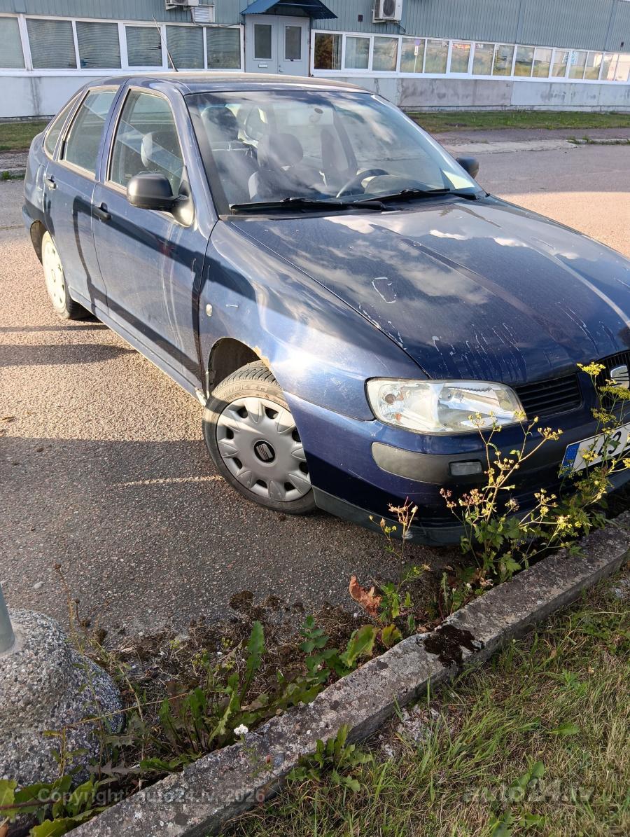 Zils SEAT Cordoba 2001 Tallina, ar dzinēja tilpumu 1.90 L un nobraukumu 275 tūkst. km par 800 €, foto 4 vietnē AUTOMOTO.COM.LV