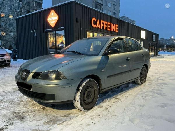 Zils SEAT Cordoba 2004 Kauņa, ar dzinēja tilpumu 1.90 L un nobraukumu 399 tūkst. km par 699 €, foto 1 vietnē AUTOMOTO.COM.LV