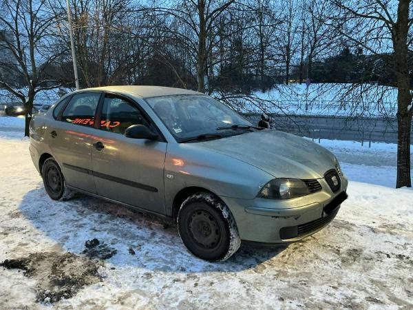 Zils SEAT Cordoba 2004 Kauņa, ar dzinēja tilpumu 1.90 L un nobraukumu 399 tūkst. km par 699 €, foto 6 vietnē AUTOMOTO.COM.LV