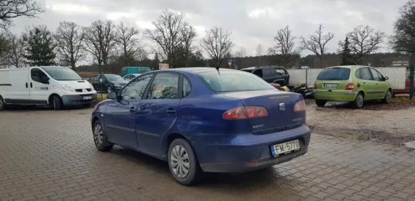 Zils SEAT Cordoba 2005 Valmiera, ar dzinēja tilpumu 1.40 L un nobraukumu 226 tūkst. km par 1000 €, foto 5 vietnē AUTOMOTO.COM.LV