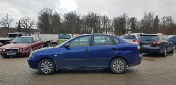 Zils SEAT Cordoba 2005 Valmiera, ar dzinēja tilpumu 1.40 L un nobraukumu 226 tūkst. km par 1000 €, foto 6 vietnē AUTOMOTO.COM.LV