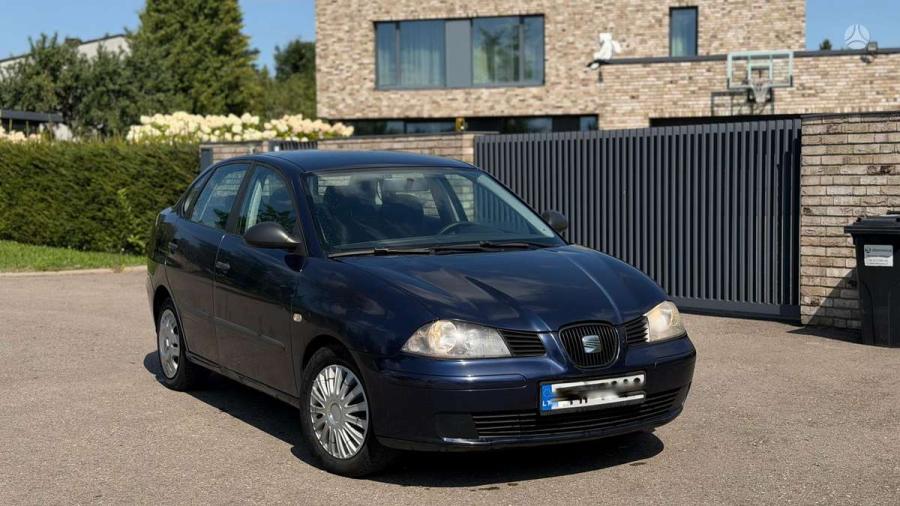 Blue SEAT Cordoba 2006 in Vilnius, with an engine capacity of 1.39 L and mileage of 184 thousand km for 950 €, photo 3 on AUTOMOTO.COM.LV