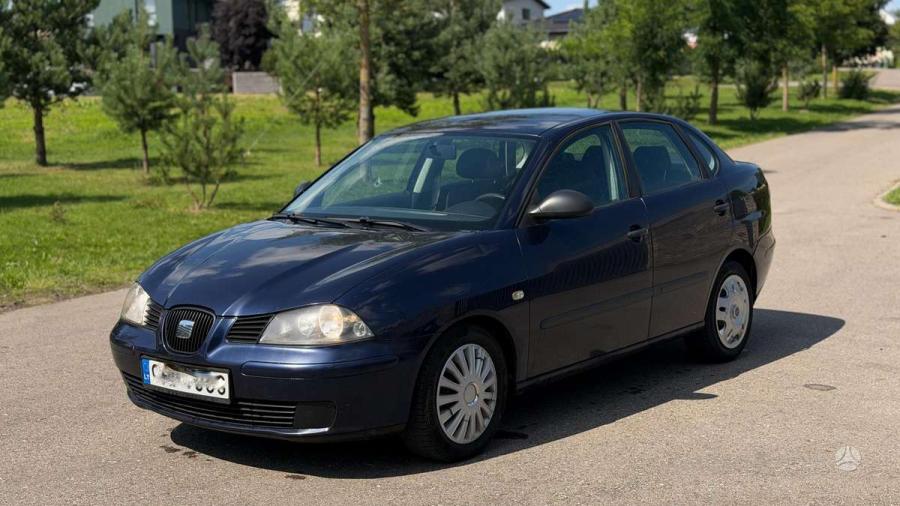 Blue SEAT Cordoba 2006 in Vilnius, with an engine capacity of 1.39 L and mileage of 184 thousand km for 950 €, photo 4 on AUTOMOTO.COM.LV