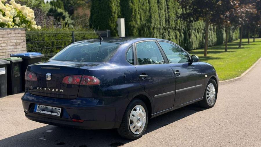 Blue SEAT Cordoba 2006 in Vilnius, with an engine capacity of 1.39 L and mileage of 184 thousand km for 950 €, photo 6 on AUTOMOTO.COM.LV
