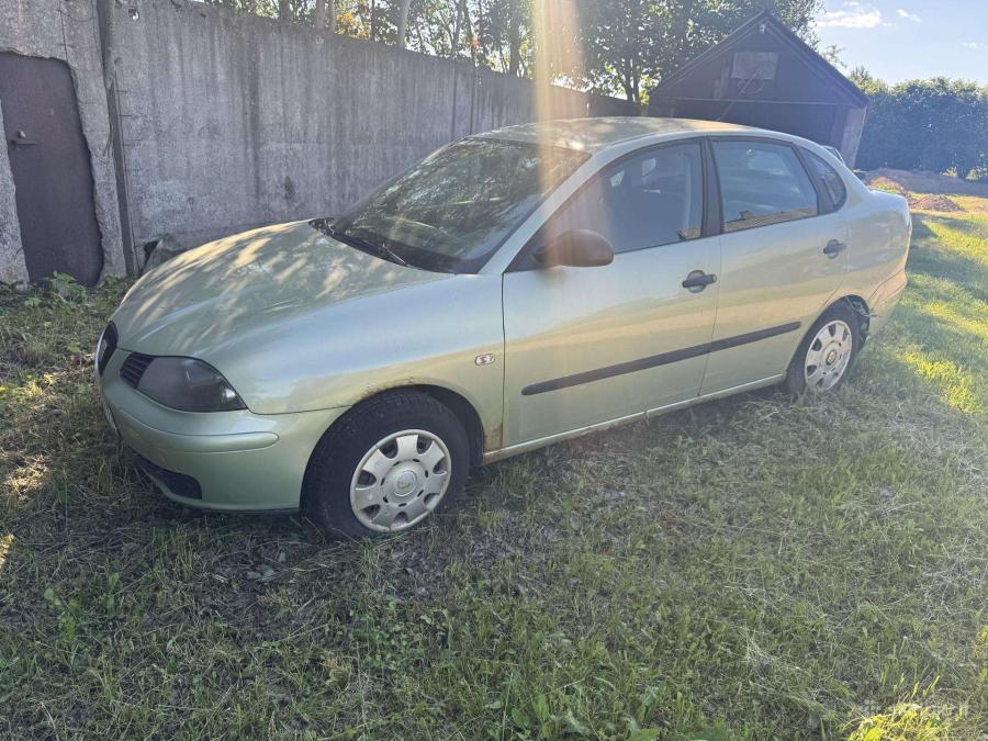 Green SEAT Cordoba 2007 in Alytus, with an engine capacity of 1.40 L and mileage of 30000 thousand km for 450 €, photo 5 on AUTOMOTO.COM.LV