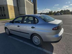 Grey SEAT Cordoba 2003 in Kaunas, with an engine capacity of 1.39 L and mileage of 175 thousand km for 900 €, photo 4 on AUTOMOTO.COM.LV