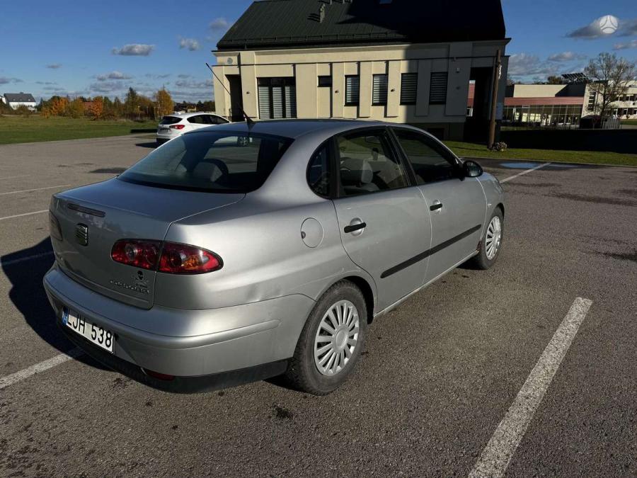 Grey SEAT Cordoba 2003 in Kaunas, with an engine capacity of 1.39 L and mileage of 175 thousand km for 900 €, photo 6 on AUTOMOTO.COM.LV