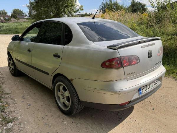 SEAT Cordoba 2004 Viļņa vietnē Pelēks SEAT Cordoba 2004 Viļņa, ar dzinēja tilpumu 1.90 L un nobraukumu 274 tūkst. km par 500 €, foto 4 vietnē AUTOMOTO.COM.LV