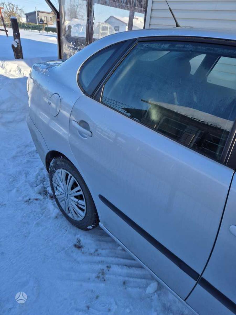 Grey SEAT Cordoba 2005 in Rokiskis, with an engine capacity of 1.42 L and mileage of 280 thousand km for 750 €, photo 6 on AUTOMOTO.COM.LV