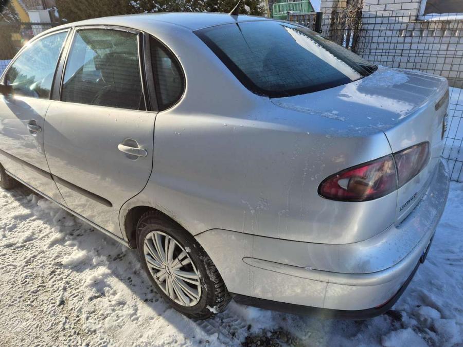 Grey SEAT Cordoba 2005 in Rokiskis, with an engine capacity of 1.42 L and mileage of 280 thousand km for 750 €, photo 12 on AUTOMOTO.COM.LV