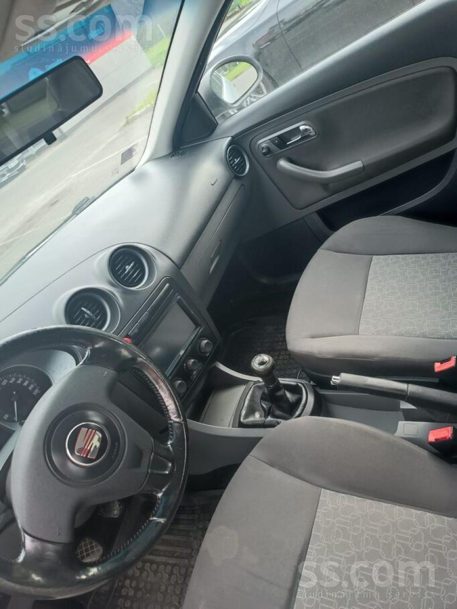 Pelēks SEAT Cordoba 2007 Rīga, ar dzinēja tilpumu 1.40 L un nobraukumu 258 tūkst. km par 1300 €, foto 3 vietnē AUTOMOTO.COM.LV