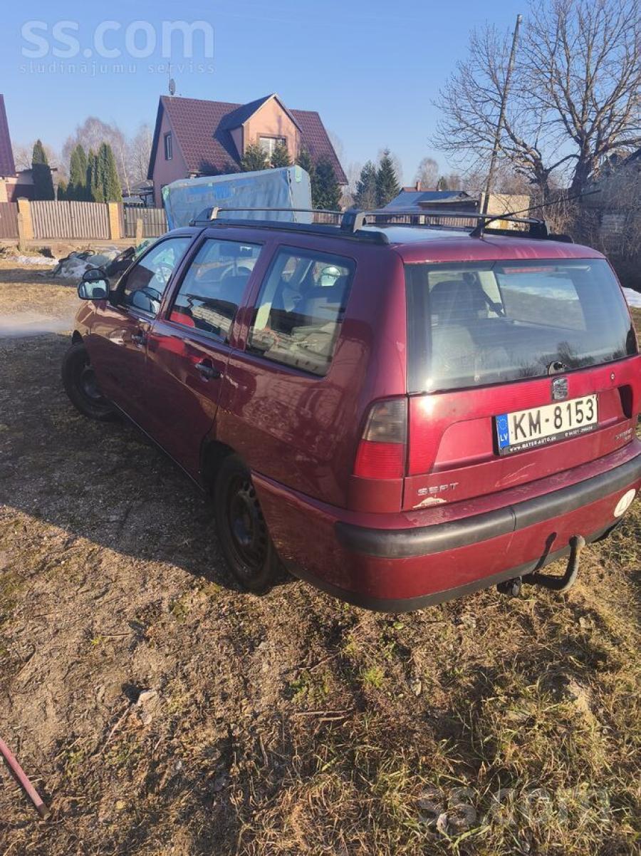 Sarkans SEAT Cordoba 2002 Daugavpils, ar dzinēja tilpumu 1.90 L un nobraukumu 296 tūkst. km par 550 €, foto 3 vietnē AUTOMOTO.COM.LV