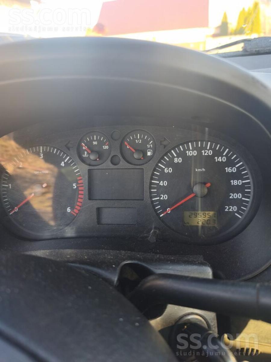 Sarkans SEAT Cordoba 2002 Daugavpils, ar dzinēja tilpumu 1.90 L un nobraukumu 296 tūkst. km par 550 €, foto 7 vietnē AUTOMOTO.COM.LV