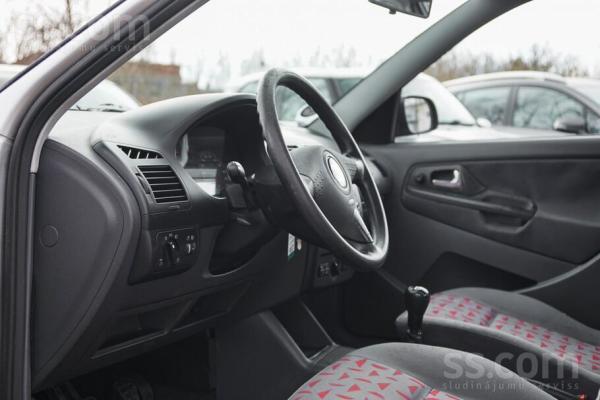 SEAT Cordoba 2000 in Riga, with an engine capacity of 1.60 L and mileage of 140 thousand km for 1690 €, photo 8 on AUTOMOTO.COM.LV
