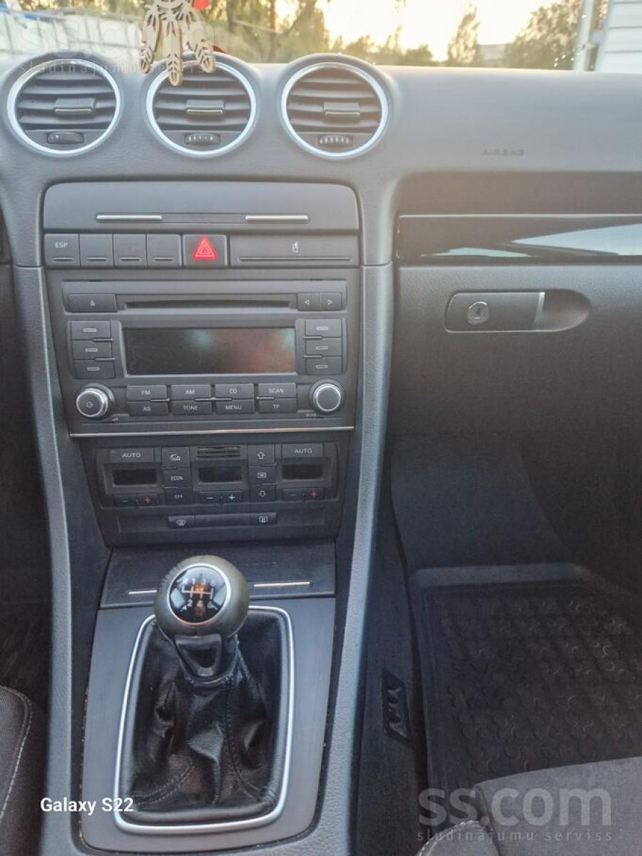Black SEAT Exeo 2009 in Jekabpils, with an engine capacity of 2.00 L and mileage of 371 thousand km for 4990 €, photo 4 on AUTOMOTO.COM.LV