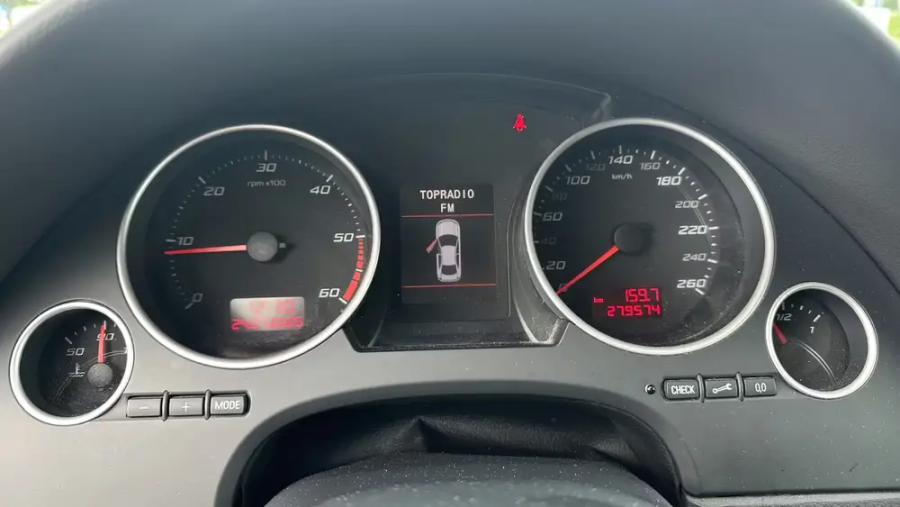 Black SEAT Exeo 2012 in Daugavpils, with an engine capacity of 2.00 L and mileage of 280 thousand km for 4850 €, photo 12 on AUTOMOTO.COM.LV