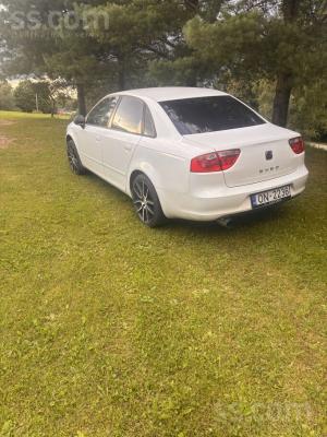White SEAT Exeo 2012 in Madona, with an engine capacity of 1.80 L and mileage of 291 thousand km for 3299 €, photo 6 on AUTOMOTO.COM.LV