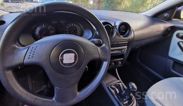 Melns SEAT Ibiza 2003 Rīga, ar dzinēja tilpumu 1.40 L un nobraukumu 0 tūkst. km par 1300 €, foto 4 vietnē AUTOMOTO.COM.LV