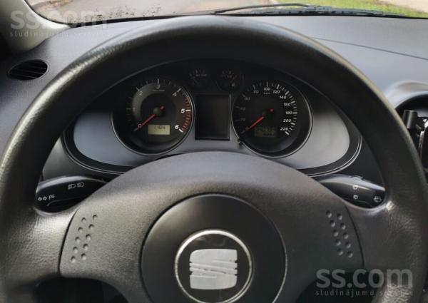 Melns SEAT Ibiza 2003 Rīga, ar dzinēja tilpumu 1.40 L un nobraukumu 0 tūkst. km par 1300 €, foto 5 vietnē AUTOMOTO.COM.LV