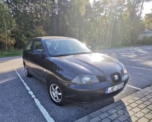 Melns SEAT Ibiza 2003 Rīga, ar dzinēja tilpumu 1.40 L un nobraukumu 0 tūkst. km par 1300 €, foto 1 vietnē AUTOMOTO.COM.LV