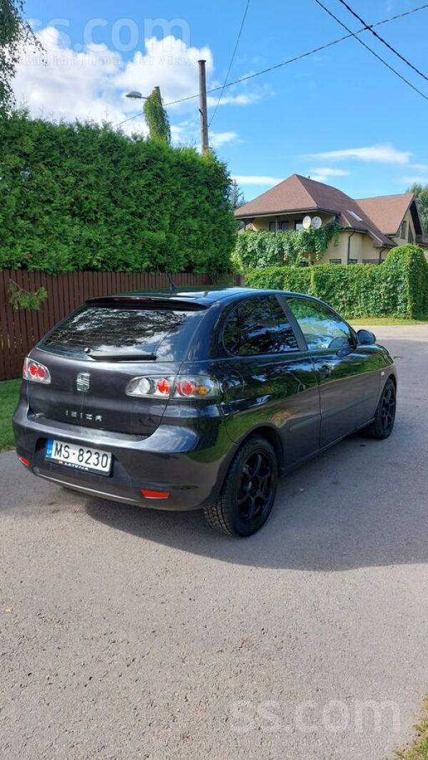 Black SEAT Ibiza 2006 in Riga, with an engine capacity of 1.40 L and mileage of 189 thousand km for 1500 €, photo 5 on AUTOMOTO.COM.LV