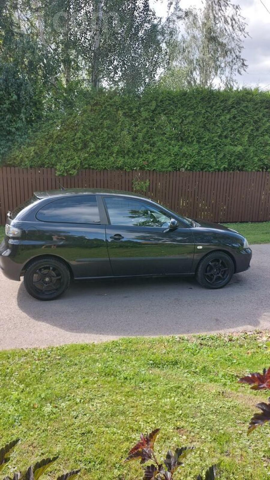 Black SEAT Ibiza 2006 in Riga, with an engine capacity of 1.40 L and mileage of 189 thousand km for 1500 €, photo 6 on AUTOMOTO.COM.LV