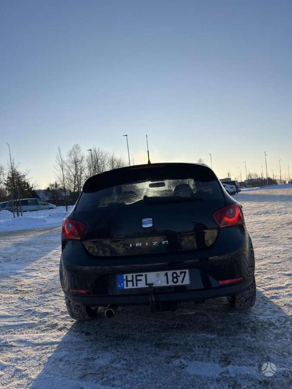 Black SEAT Ibiza 2008 in Panevezys, with an engine capacity of 1.90 L and mileage of 213 thousand km for 2750 €, photo 5 on AUTOMOTO.COM.LV