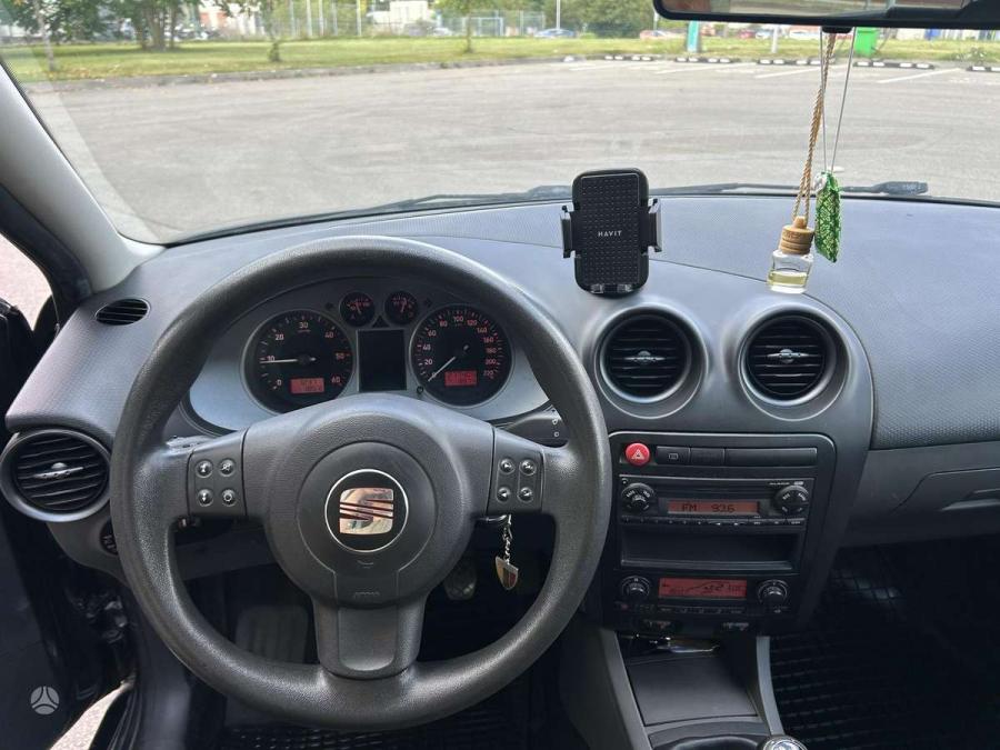 Black SEAT Ibiza 2008 in Kaunas, with an engine capacity of 1.42 L and mileage of 277 thousand km for 1400 €, photo 12 on AUTOMOTO.COM.LV