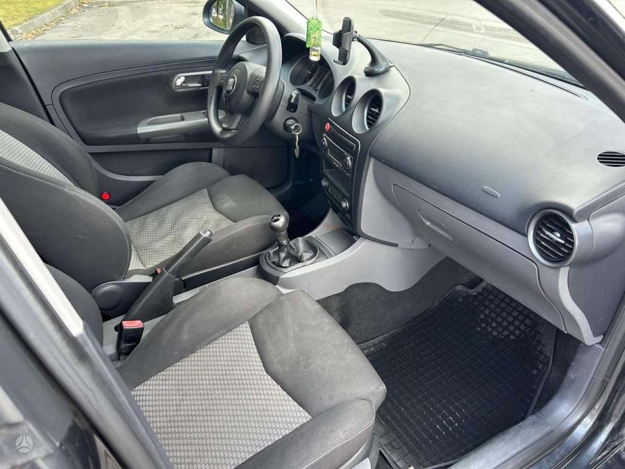 Black SEAT Ibiza 2008 in Kaunas, with an engine capacity of 1.42 L and mileage of 277 thousand km for 1400 €, photo 8 on AUTOMOTO.COM.LV