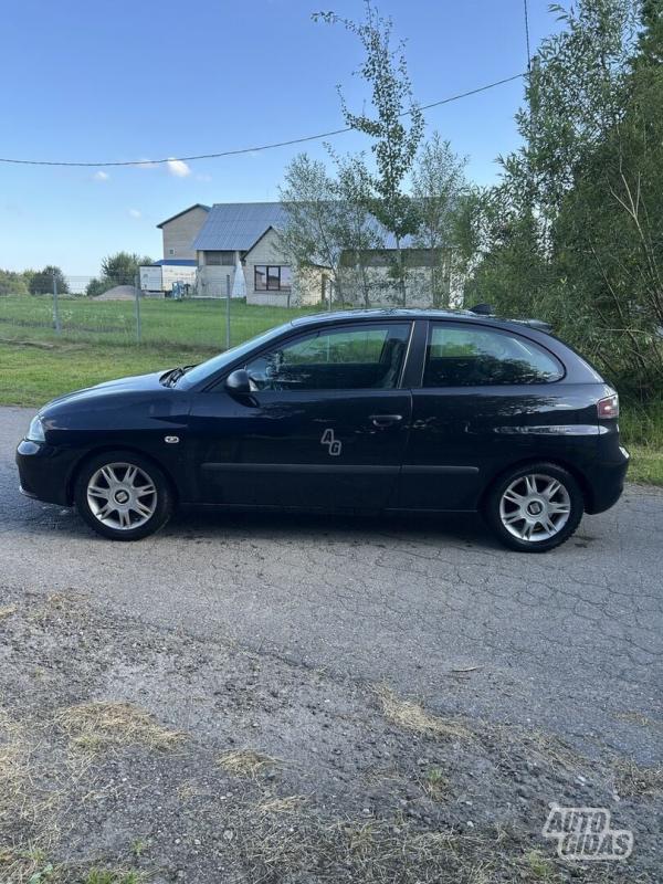Black SEAT Ibiza 2009 in Kaunas, with an engine capacity of 1.40 L and mileage of 295 thousand km for 1700 €, photo 4 on AUTOMOTO.COM.LV