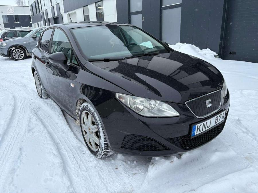 Black SEAT Ibiza 2009 in Vilnius, with an engine capacity of 1.42 L and mileage of 287 thousand km for 1600 €, photo 1 on AUTOMOTO.COM.LV