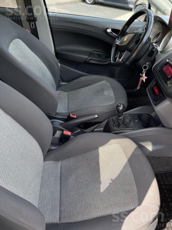 Black SEAT Ibiza 2009 in Riga, with an engine capacity of 1.90 L and mileage of 278 thousand km for 1200 €, photo 6 on AUTOMOTO.COM.LV
