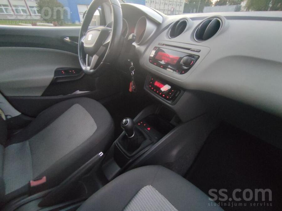 Black SEAT Ibiza 2009 in Riga, with an engine capacity of 1.90 L and mileage of 282 thousand km for 2590 €, photo 12 on AUTOMOTO.COM.LV