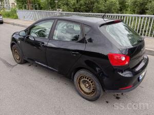 Black SEAT Ibiza 2010 in Riga, with an engine capacity of 1.60 L and mileage of 290 thousand km for 1100 €, photo 4 on AUTOMOTO.COM.LV