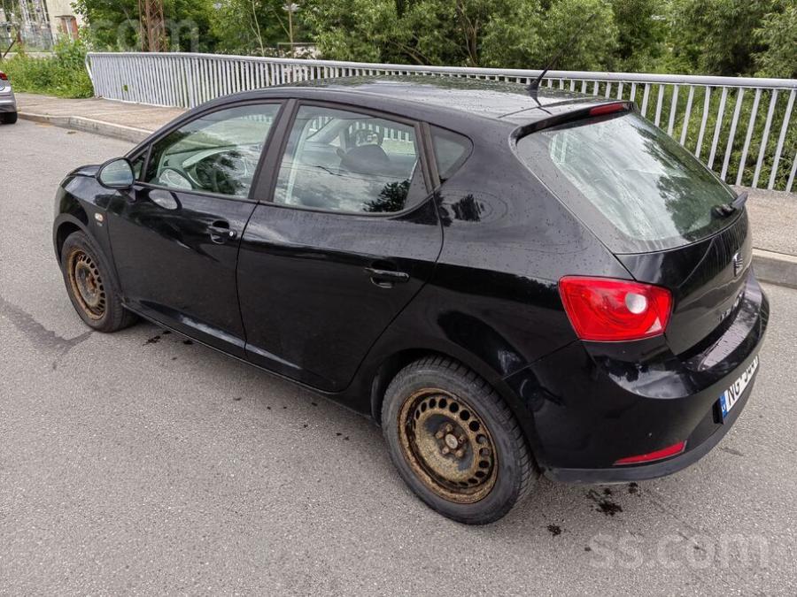 Black SEAT Ibiza 2010 in Riga, with an engine capacity of 1.60 L and mileage of 290 thousand km for 1100 €, photo 4 on AUTOMOTO.COM.LV