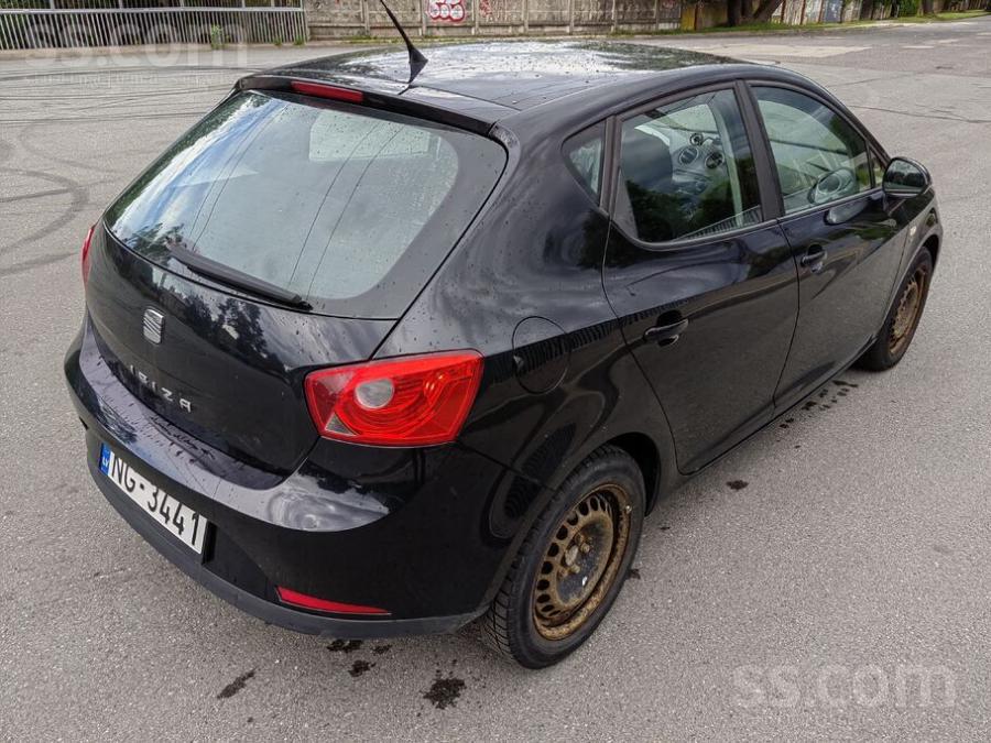 Black SEAT Ibiza 2010 in Riga, with an engine capacity of 1.60 L and mileage of 290 thousand km for 1100 €, photo 5 on AUTOMOTO.COM.LV