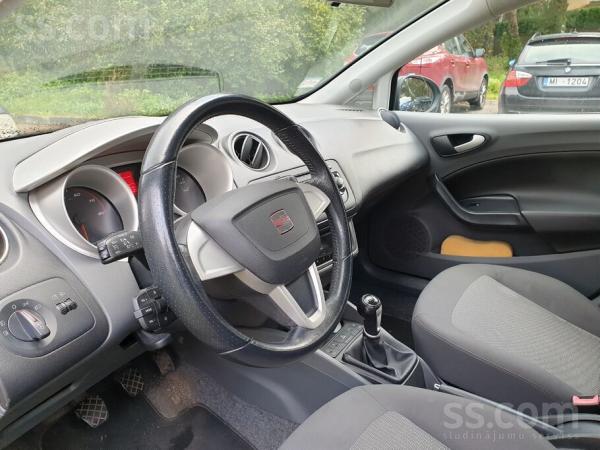 Black SEAT Ibiza 2011 in Riga, with an engine capacity of 1.40 L and mileage of 126 thousand km for 3450 €, photo 4 on AUTOMOTO.COM.LV