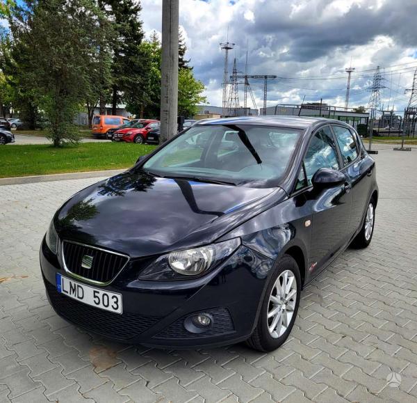 Black SEAT Ibiza 2012 in Siauliai, with an engine capacity of 1.20 L and mileage of 280 thousand km for 2450 €, photo 1 on AUTOMOTO.COM.LV