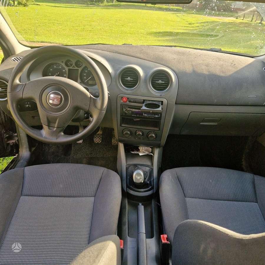 Black SEAT Ibiza 2007 in Taurage, with an engine capacity of 1.40 L and mileage of 171 thousand km for 1350 €, photo 9 on AUTOMOTO.COM.LV