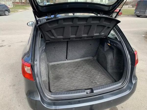 Black SEAT Ibiza 2010 in Riga, with an engine capacity of 1.60 L and mileage of 256 thousand km for 3250 €, photo 9 on AUTOMOTO.COM.LV