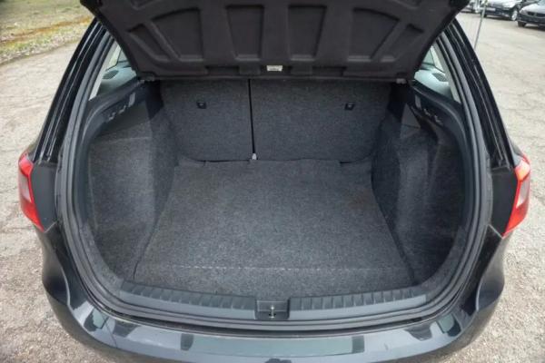 Black SEAT Ibiza 2012 in Liepaja, with an engine capacity of 1.20 L and mileage of 269 thousand km for 4350 €, photo 10 on AUTOMOTO.COM.LV