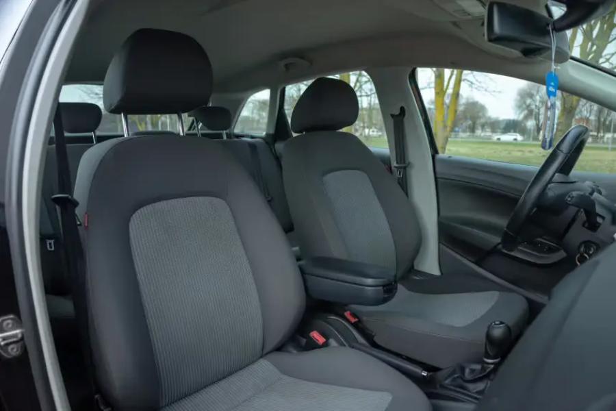 Black SEAT Ibiza 2012 in Liepaja, with an engine capacity of 1.20 L and mileage of 269 thousand km for 4350 €, photo 13 on AUTOMOTO.COM.LV