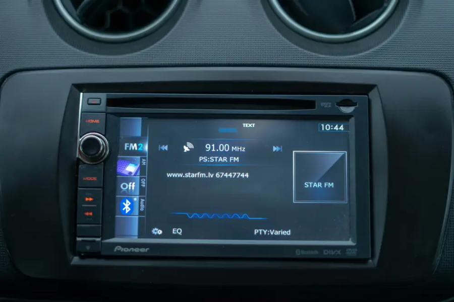 Black SEAT Ibiza 2012 in Liepaja, with an engine capacity of 1.20 L and mileage of 269 thousand km for 4350 €, photo 16 on AUTOMOTO.COM.LV